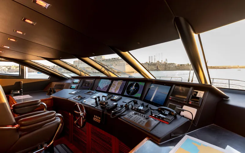 ANYA yacht for charter (Sunseeker, 40.05m, 2015)
